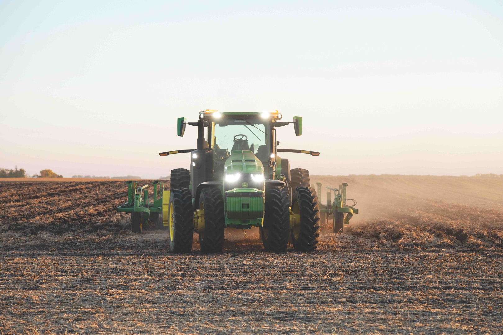 John Deere's Autonomous 8R Tractor | 21st Century Equipment